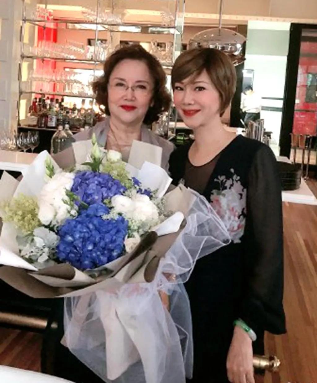 Liu Xiaoqing is 6 years older than Gu Yongfei in the same frame ...