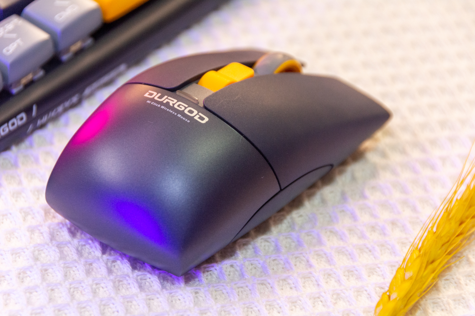 A good horse with a good saddle, keyboard and mouse, and a Hi Click ...