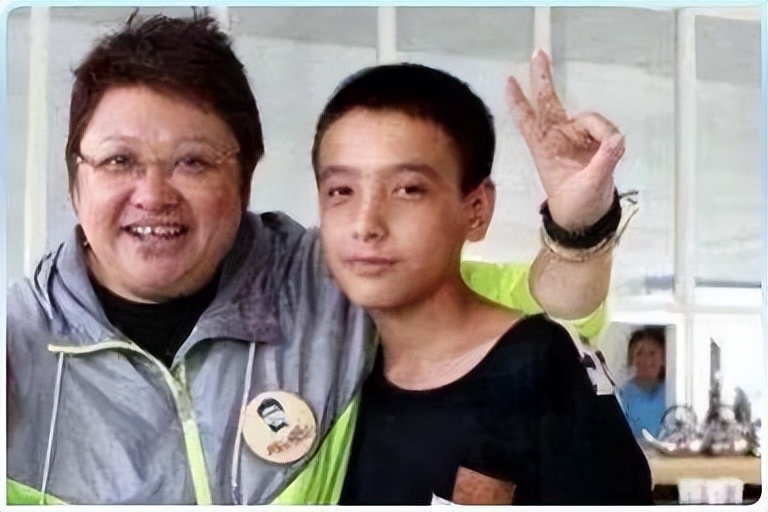 Talk about singer Han Hong - iNEWS