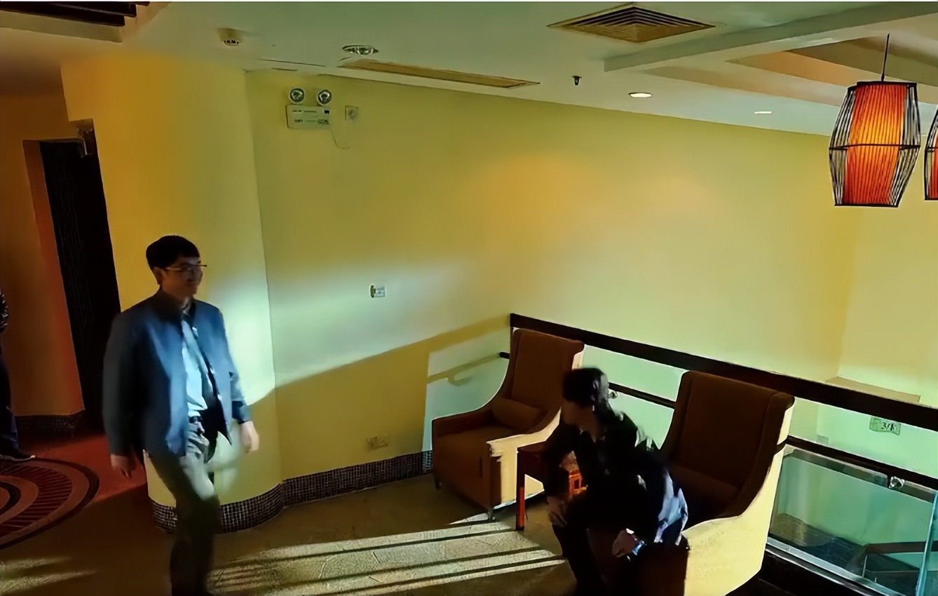 The supporting role that became popular in "The Knockout", played by Zheng Jiabin in his true ...