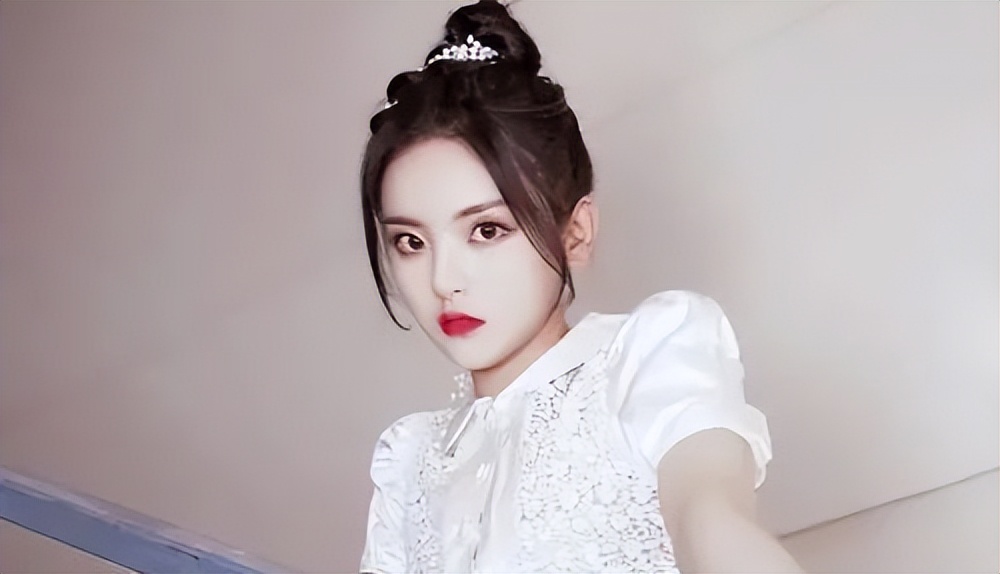 Little Gossip, Yang Chaoyue, Guan Xiaotong, Liu Haoran, Zhao Liying - iNEWS