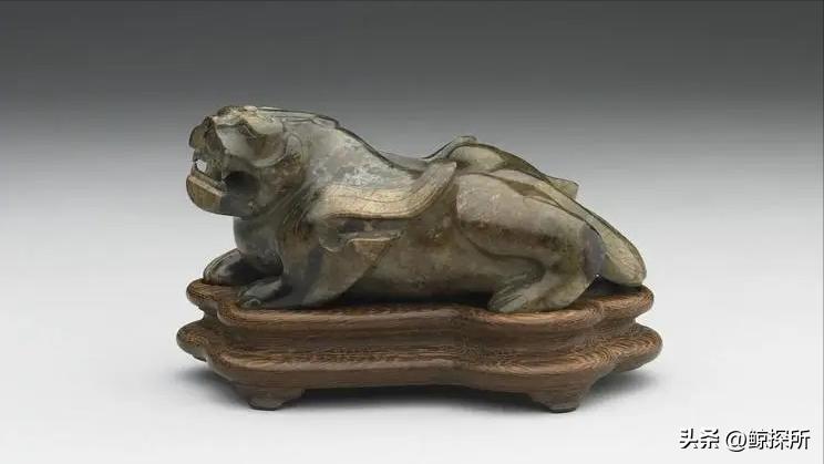 The marble owl-shaped standing sculpture in the Yin and Shang Dynasties ...