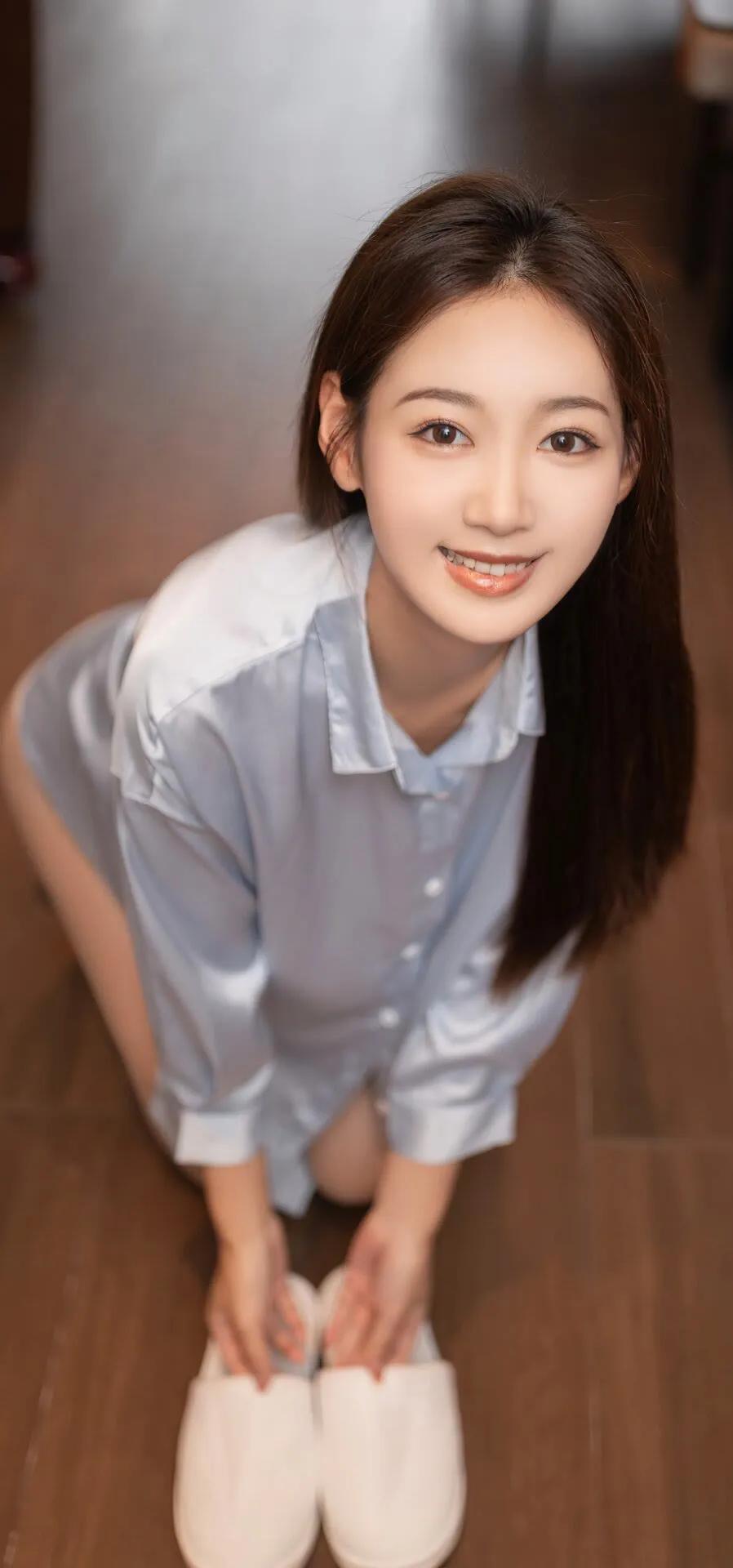 Beautiful model Tang Anqi - iNEWS