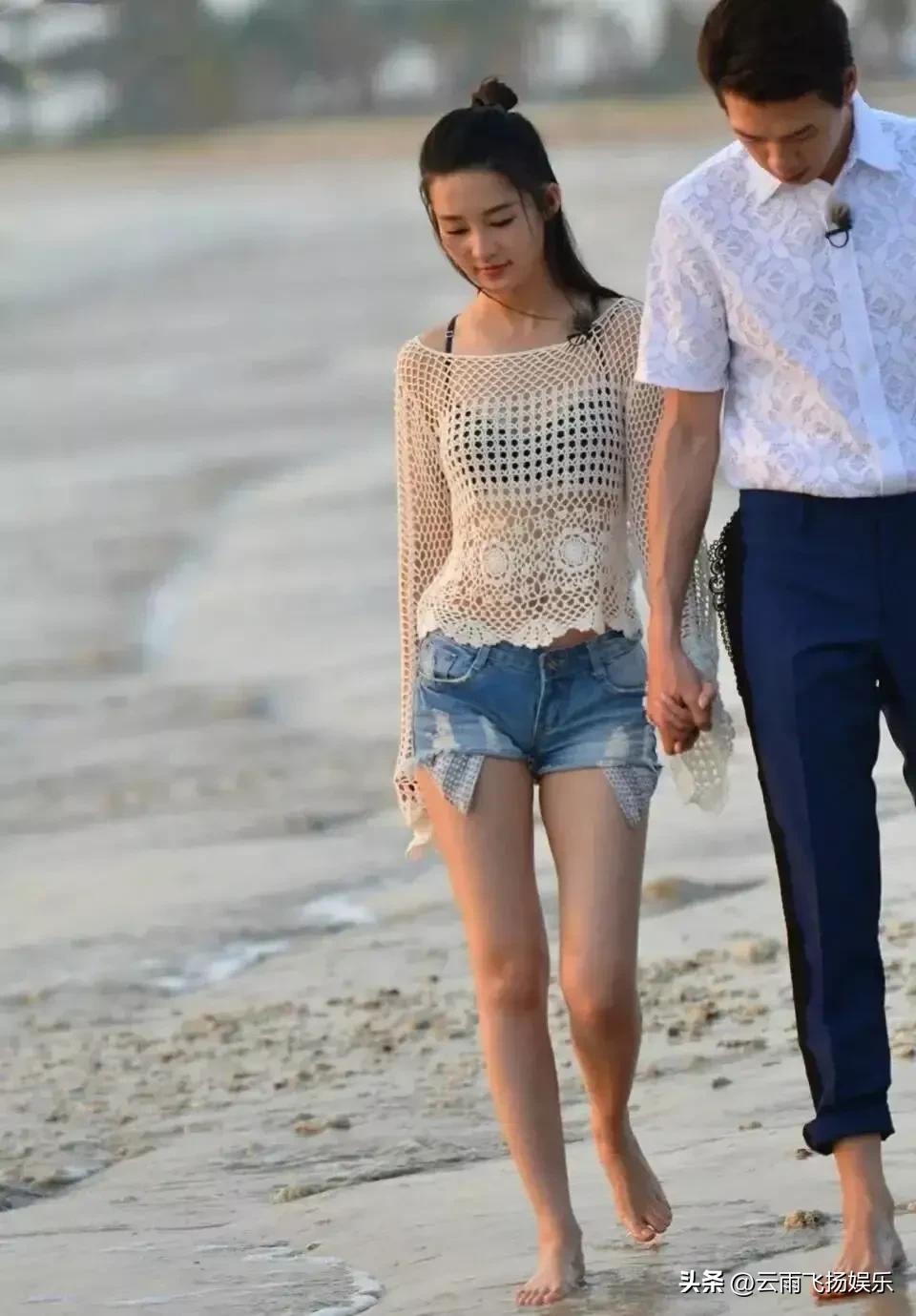 Photos of Li Qin playing at the beach - iNEWS
