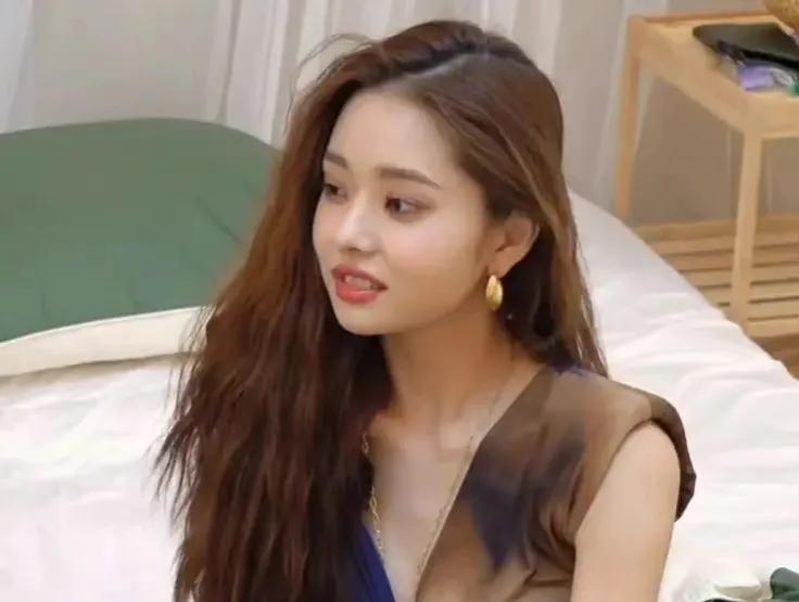 Huang Xuan is not hot?Why does Song Zhiya wear fake goods?How much capital is behind Liu Haochen ...