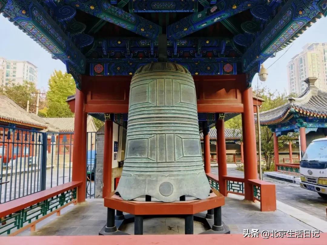 There is really a big bell in the Dazhong Temple in Beijing - iNEWS