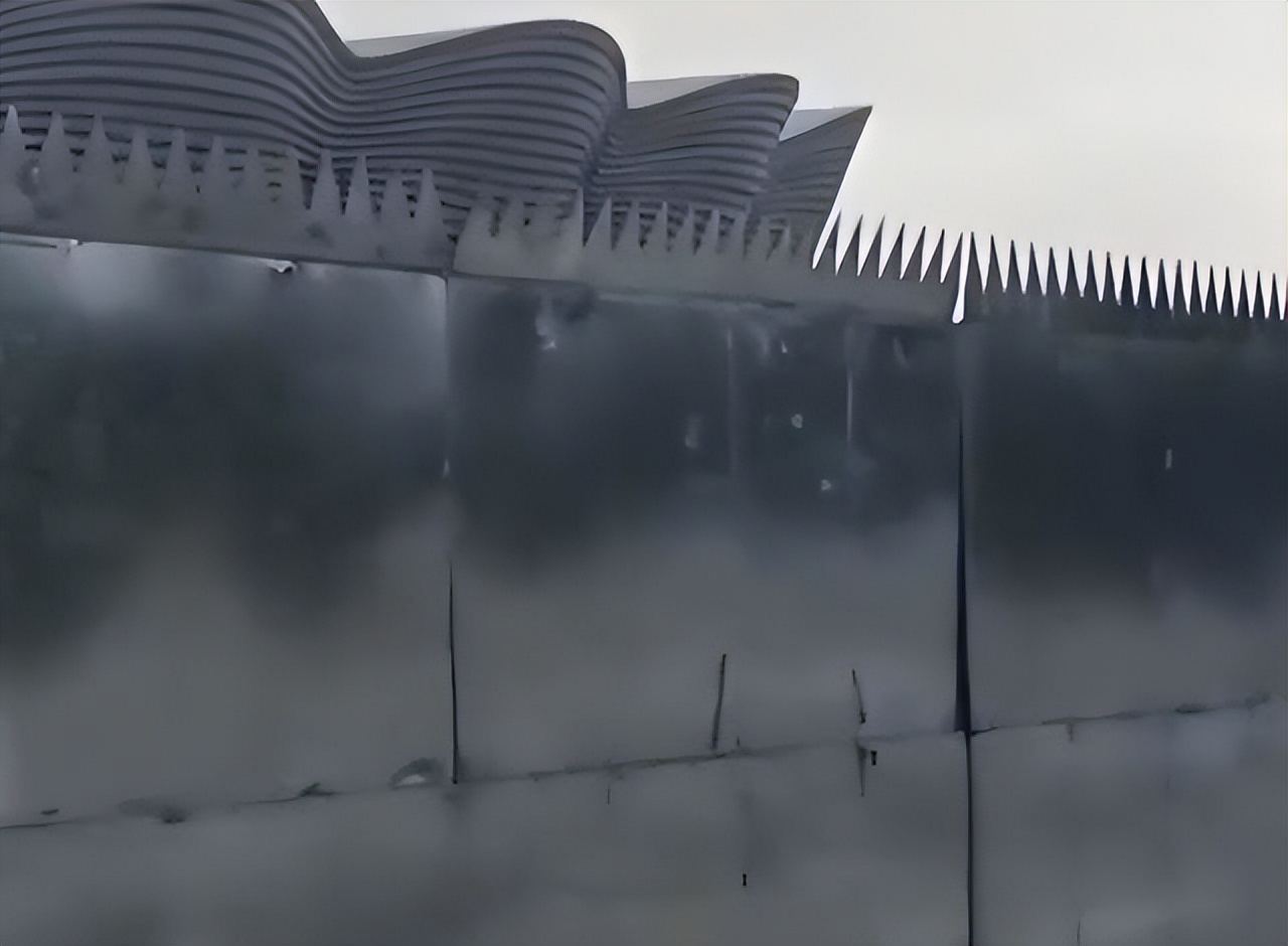 Spike fence? The security measures of TFBOYS concert are funny! - iNEWS