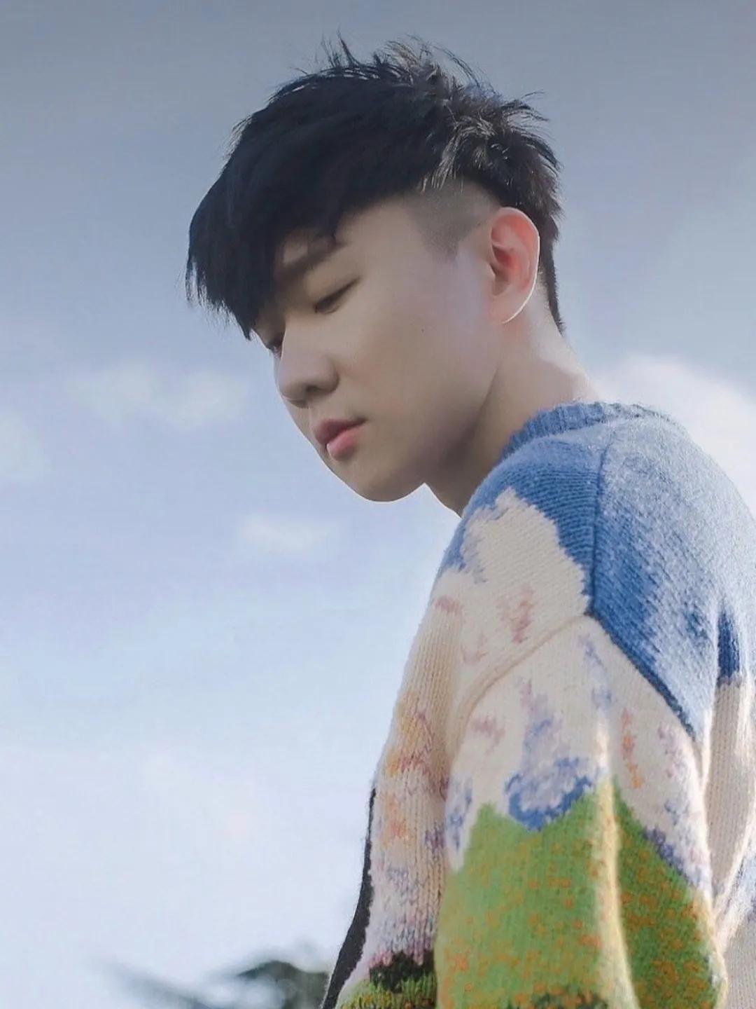 Lin Junjie sang for his brother's wedding, and he didn't forget to peek ...