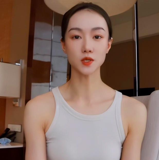 Yang Liping's Unique Dance Style: Artistic Beauty or Hooliganism Behind the Bald Peacock Dance ...