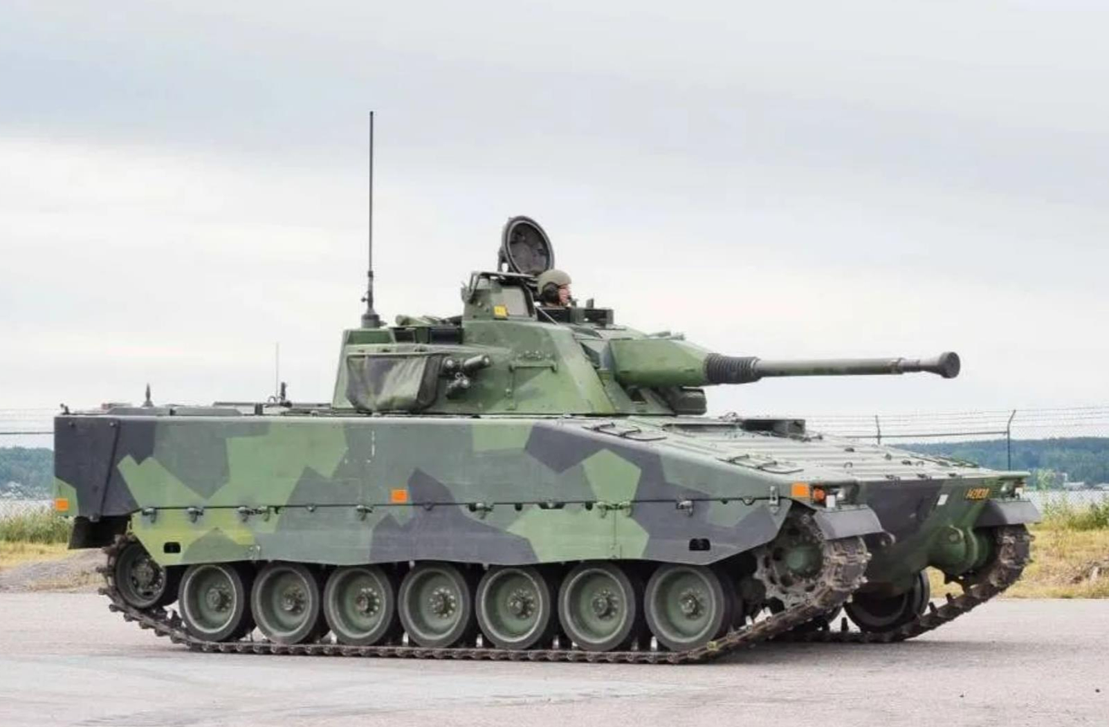 The most powerful CV90 infantry fighting vehicle on the surface was captured by the Russian army ...