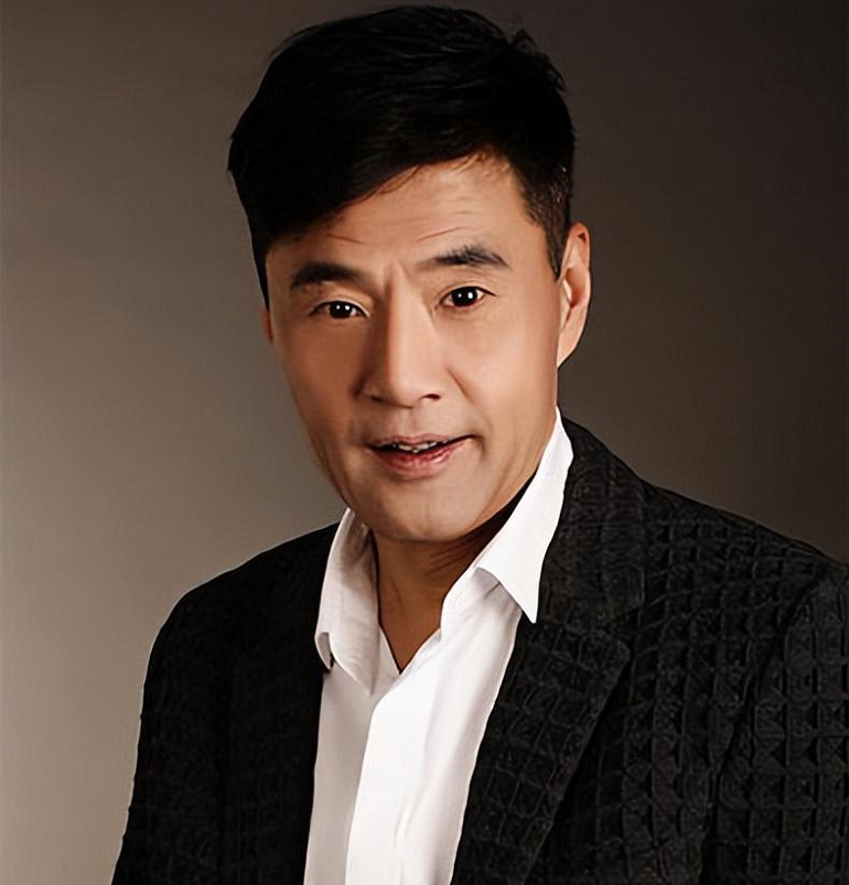 Yu Rongguang: He has been clean and has no scandals all his life. He has been in love with his ...