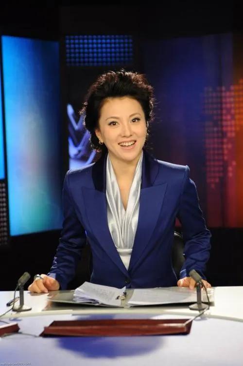 CCTV announcer Meng Tong - iNEWS