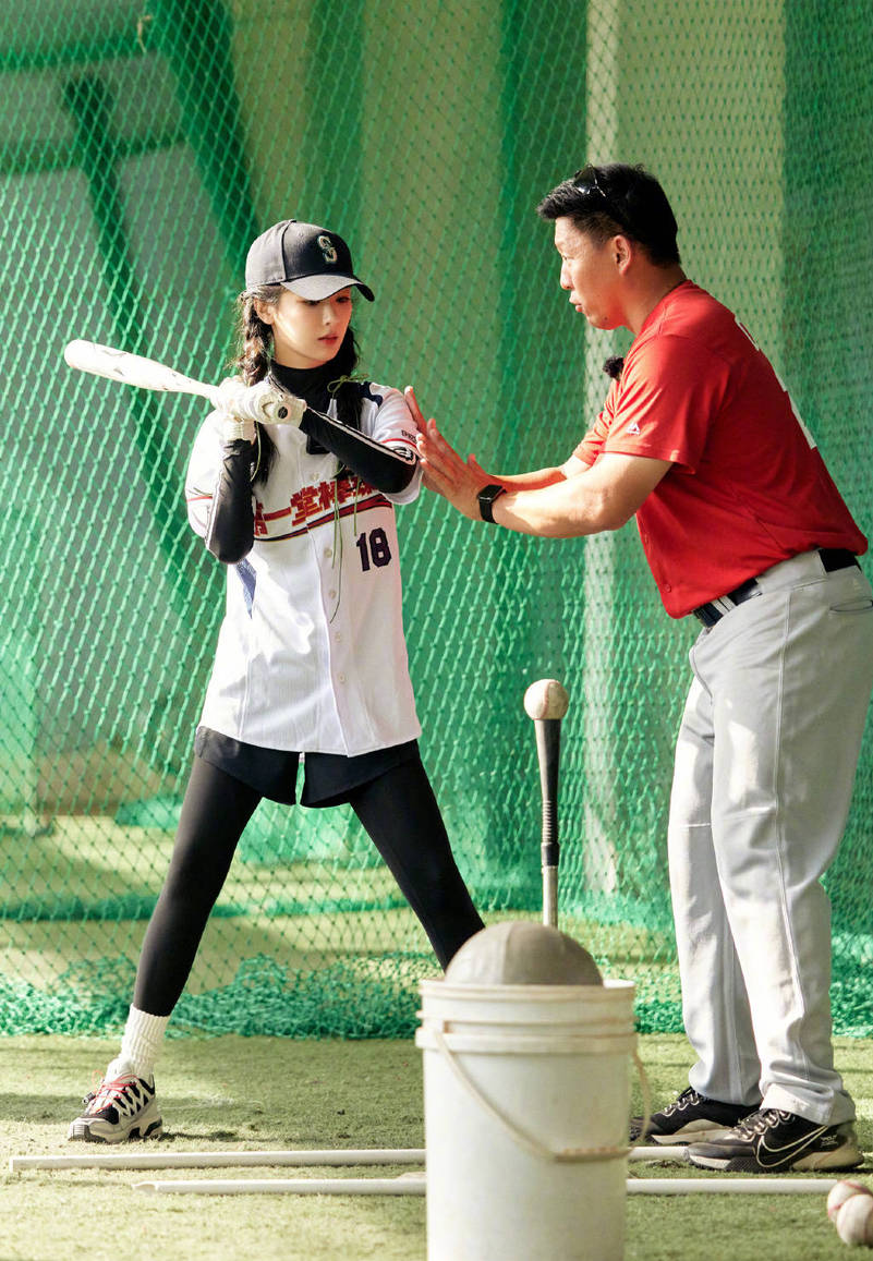 Yang Zi baseball is full of youth - iMedia