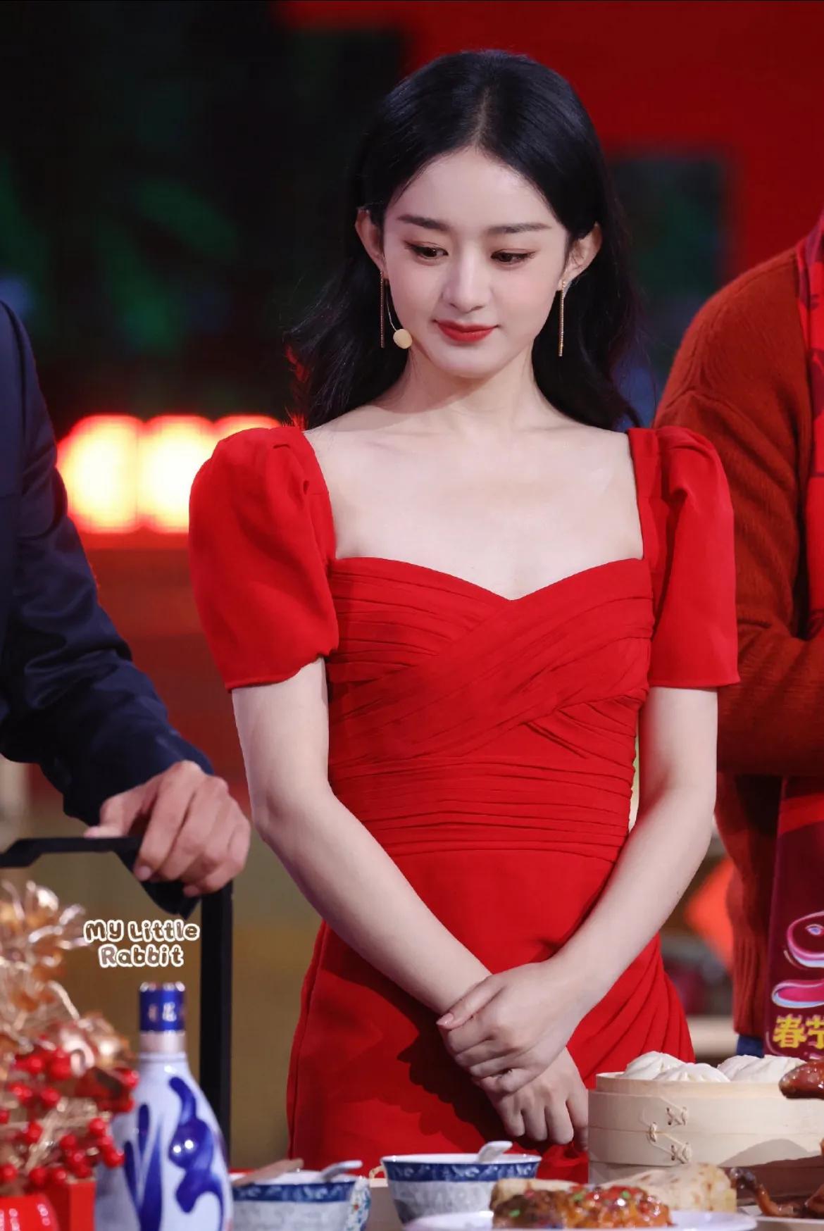 Zhao Liying's Spring Festival Gala Style: Charming, Elegant and Atmospheric - iNEWS