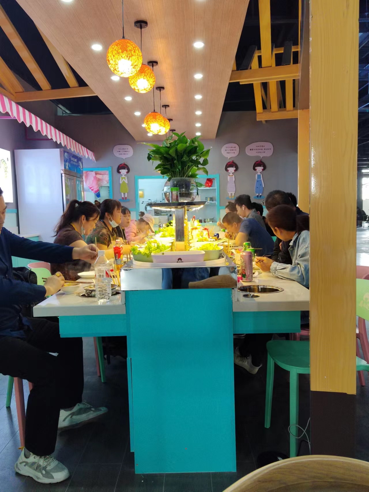 Opening a revolving small hot pot restaurant, is your store kitchen ...