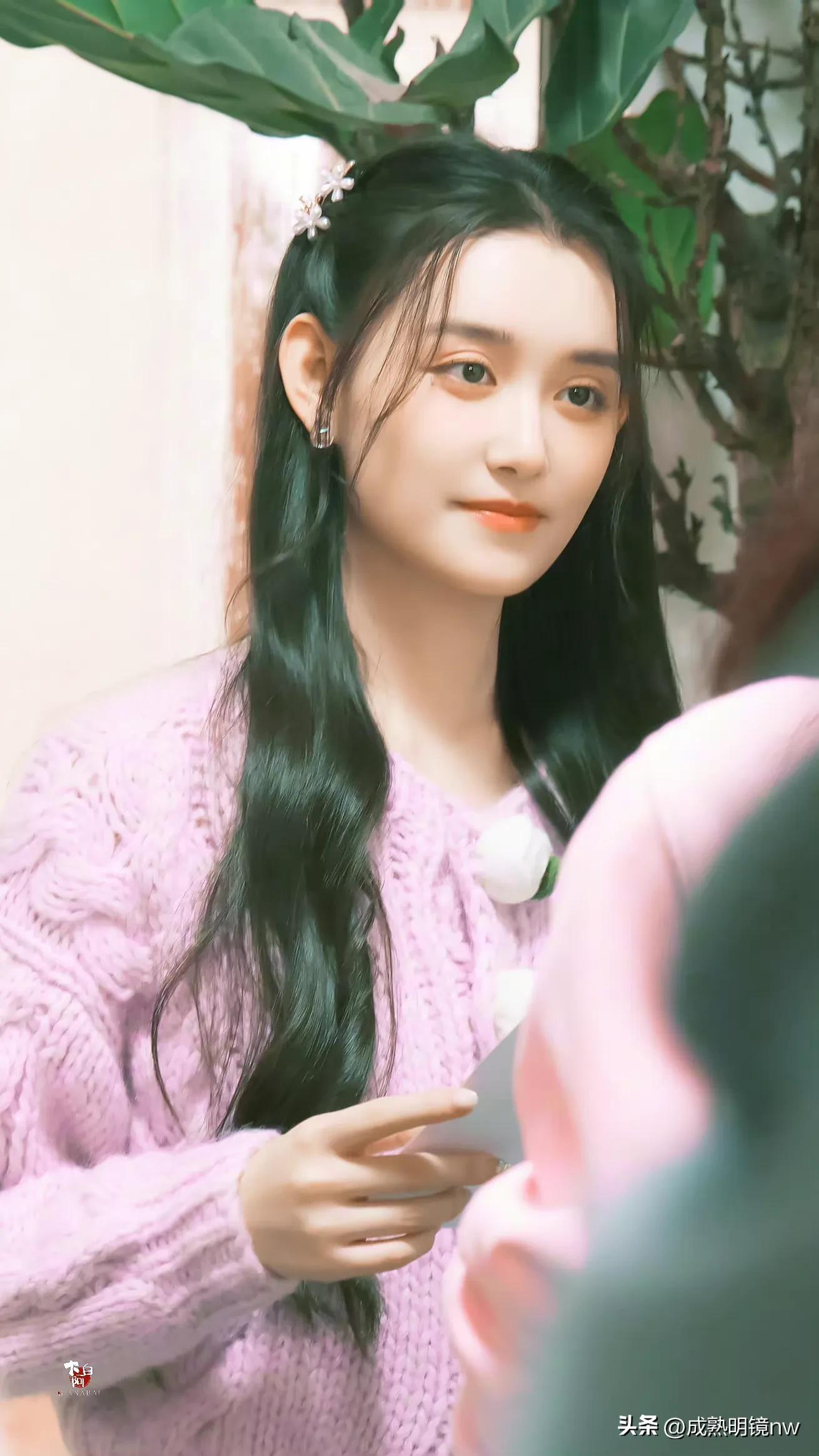 Young and beautiful Jiang Yiyi, sweet and lovely photo - iMedia