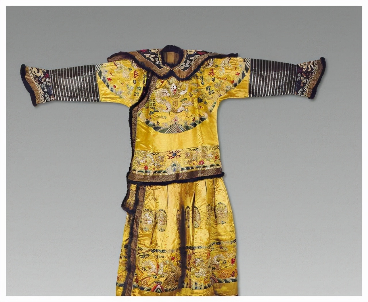 In ancient times, dragon robes were not cleaned once for decades?How ...