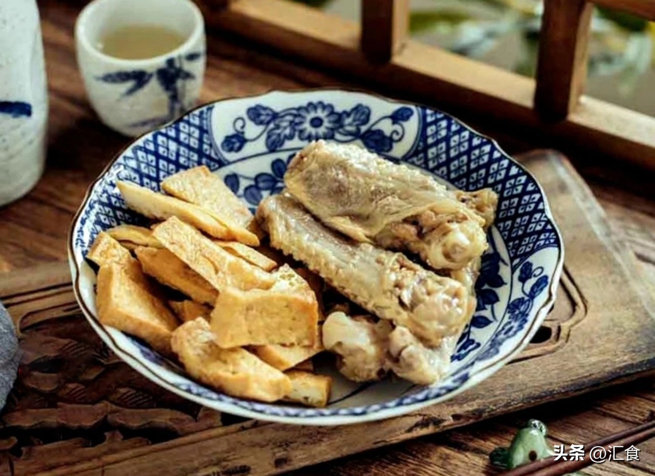 Baked Eel in Casserole, Duck Wing with Fragrant Pot, Fish-flavored Wild ...