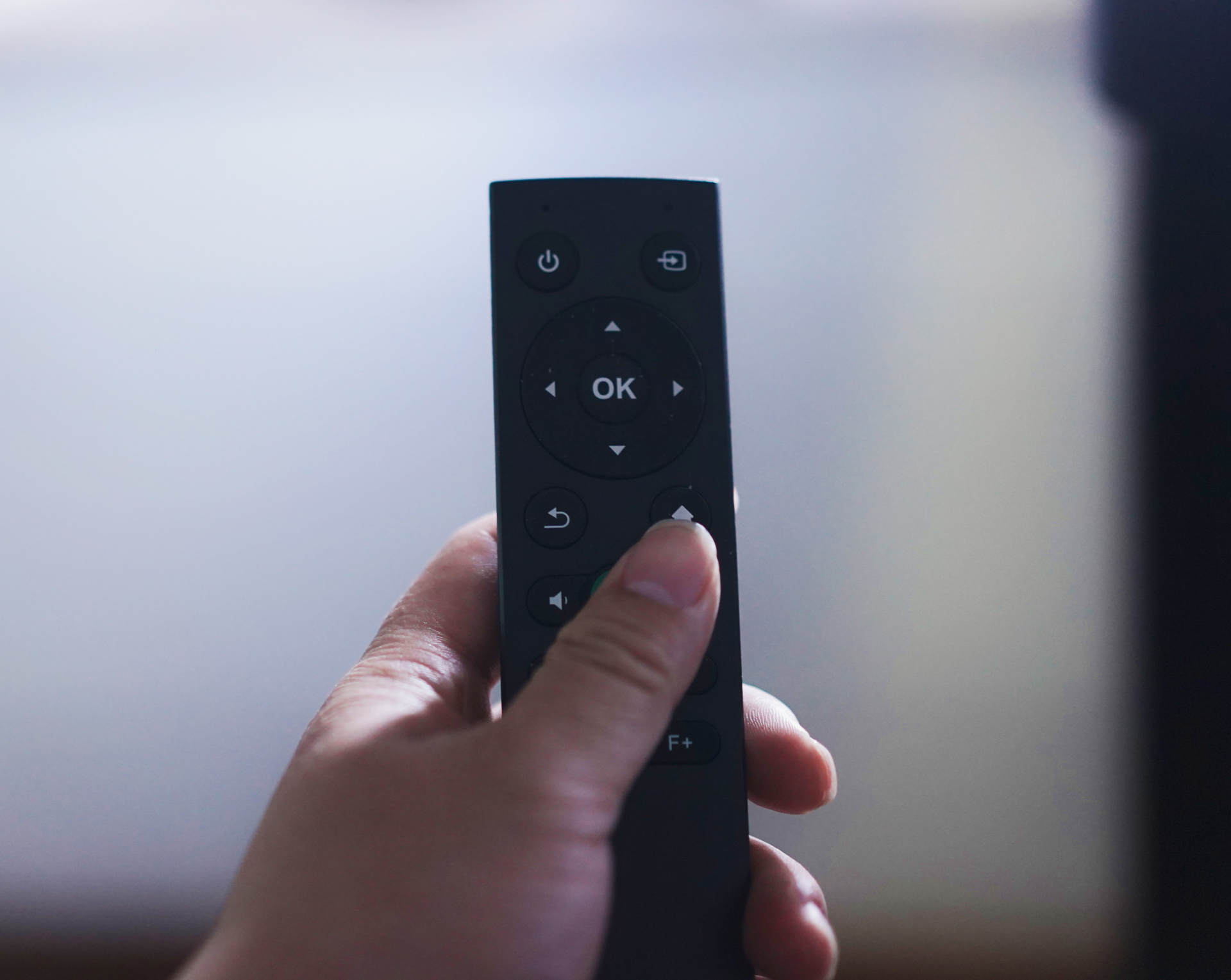 過年前，我給父親買一台泰捷WEBOX T1S投影儀 - 資訊咖