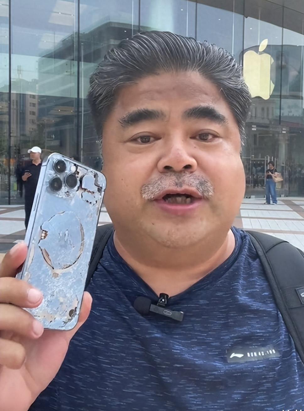 Angry man smashed iPhone 13 Pro MAX and vowed not to buy Apple products ...