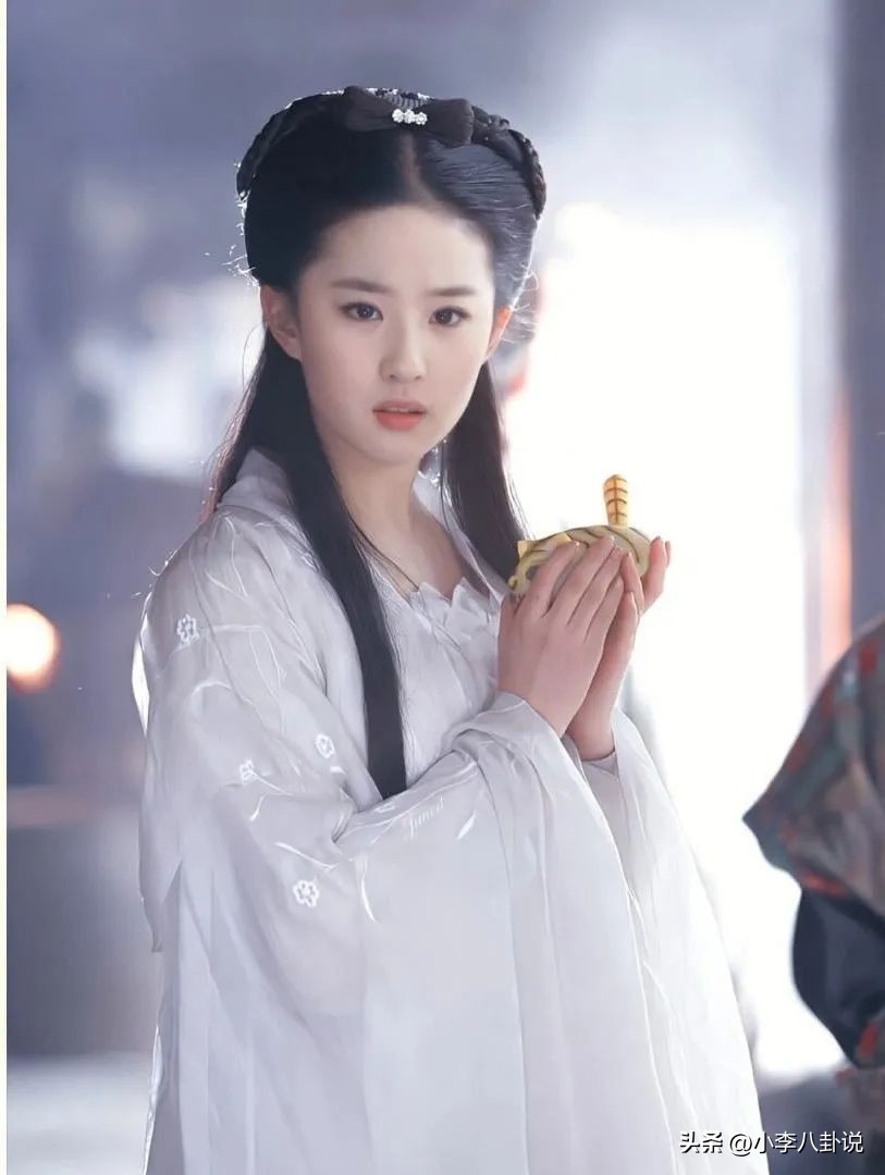 Liu Yifei's mother is so temperamental, the mother and daughter go to ...