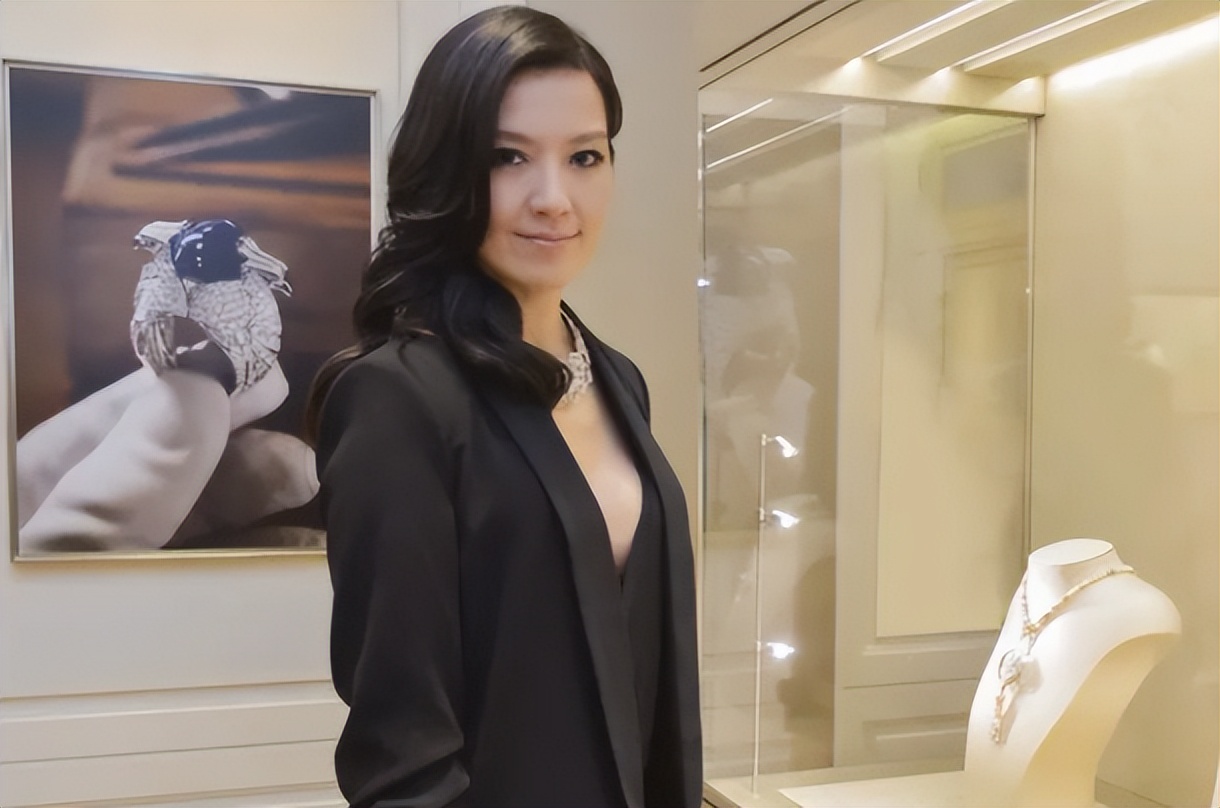 Lin Xilei is as slender as a girl, but her husband looks like a father ...