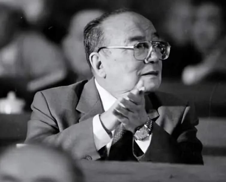 After Yang Yong's death, Yang Shangkun publicly announced two special ...