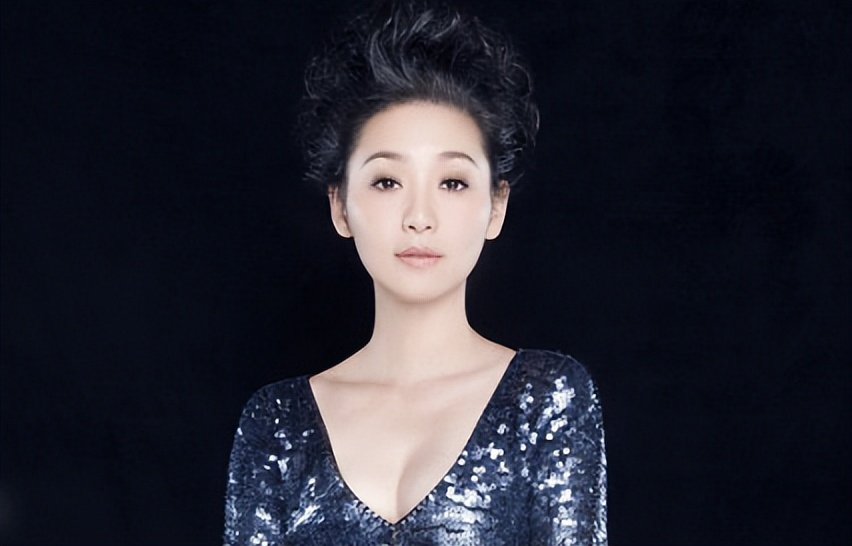 Xu Fan's mother and daughter visited Feng Xiaogang, who behaved in a humble way and was ...