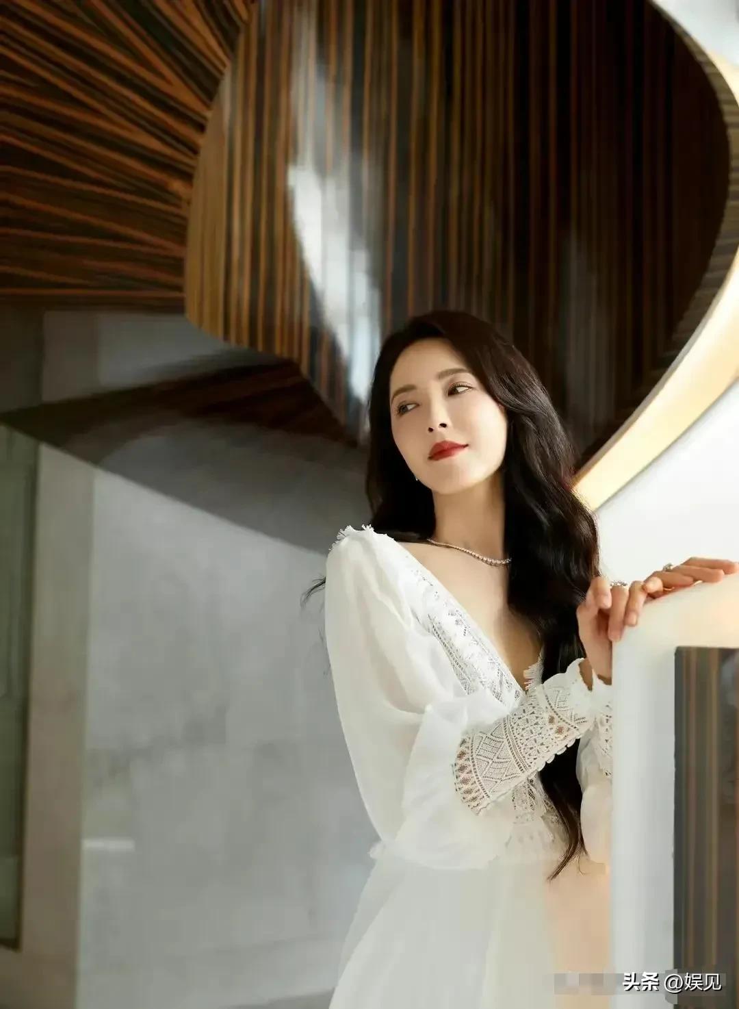 Zeng Li, graceful - iNEWS