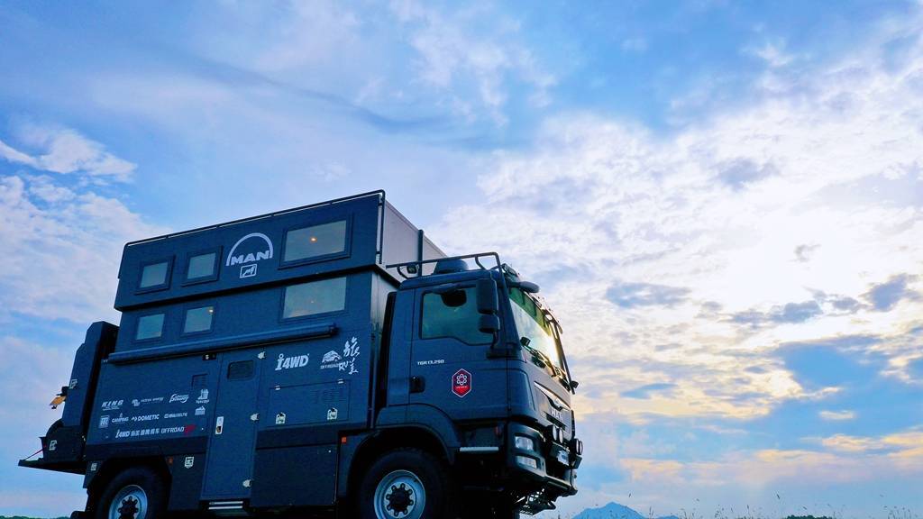 The German MAN commander off-road RV has outstanding performance in off ...