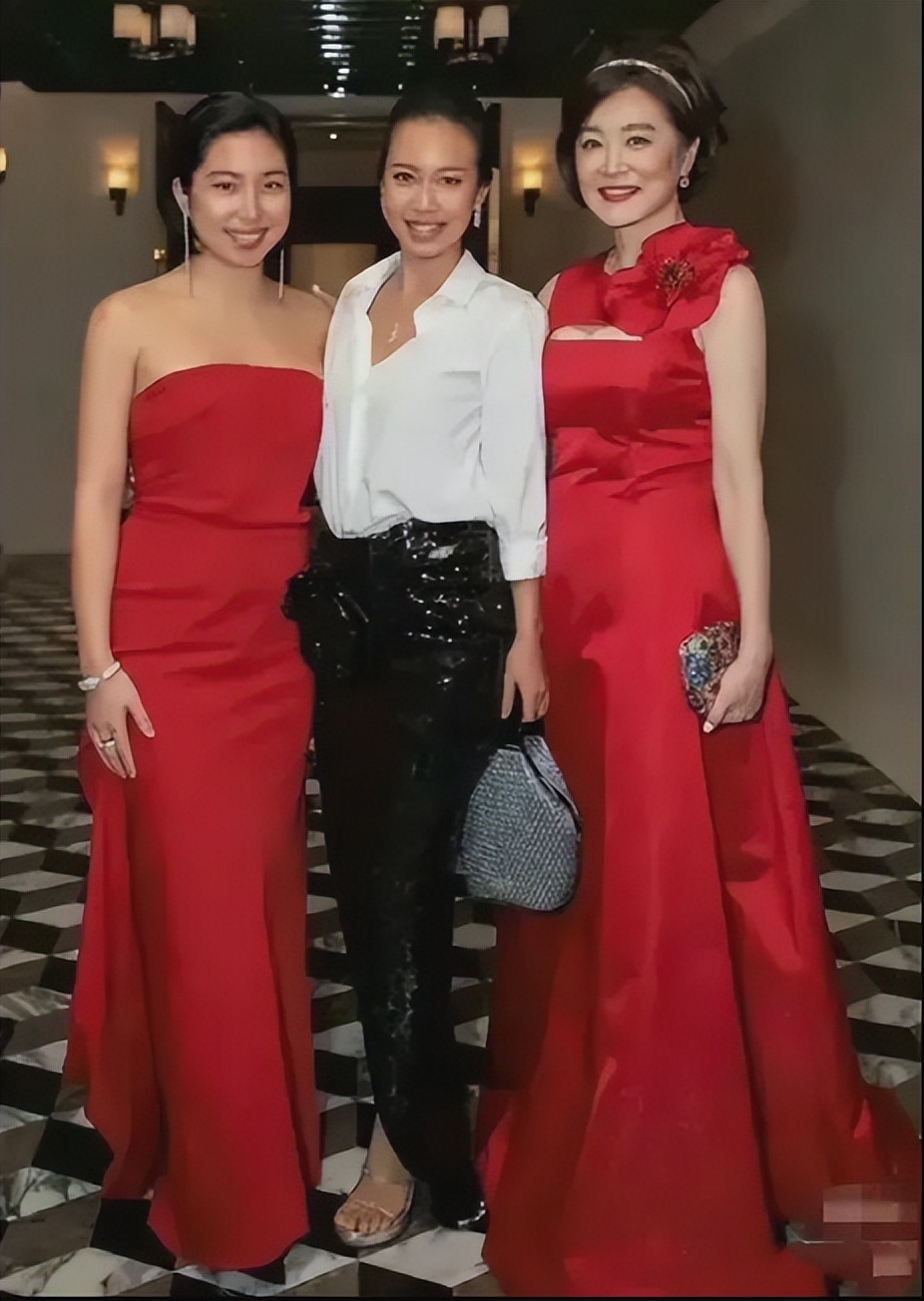The 68-year-old Lin Qingxia and her two daughters rarely showed up. God ...