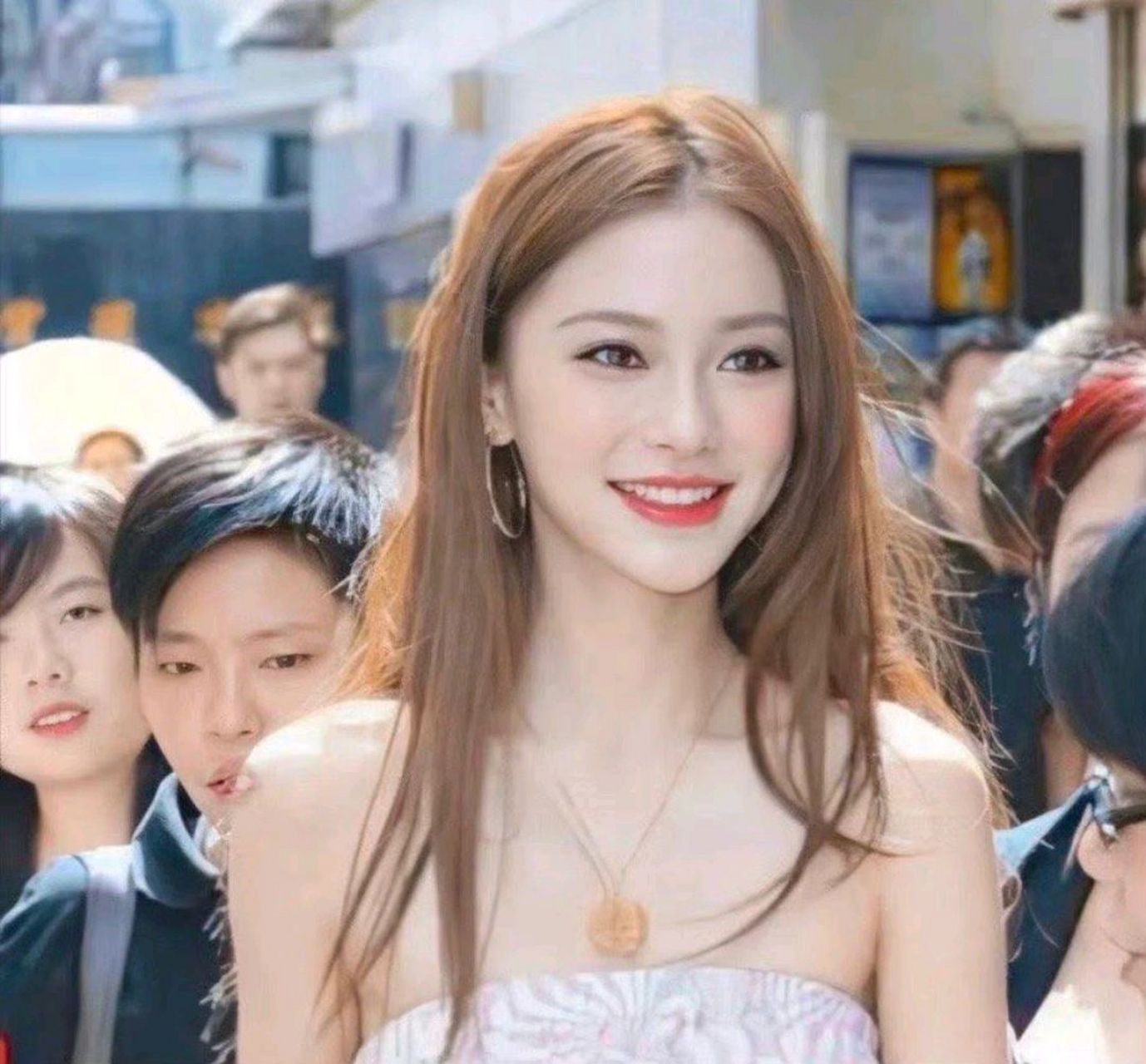 Yang Ying took the initiative to call Huang Xiaoming and expressed ...