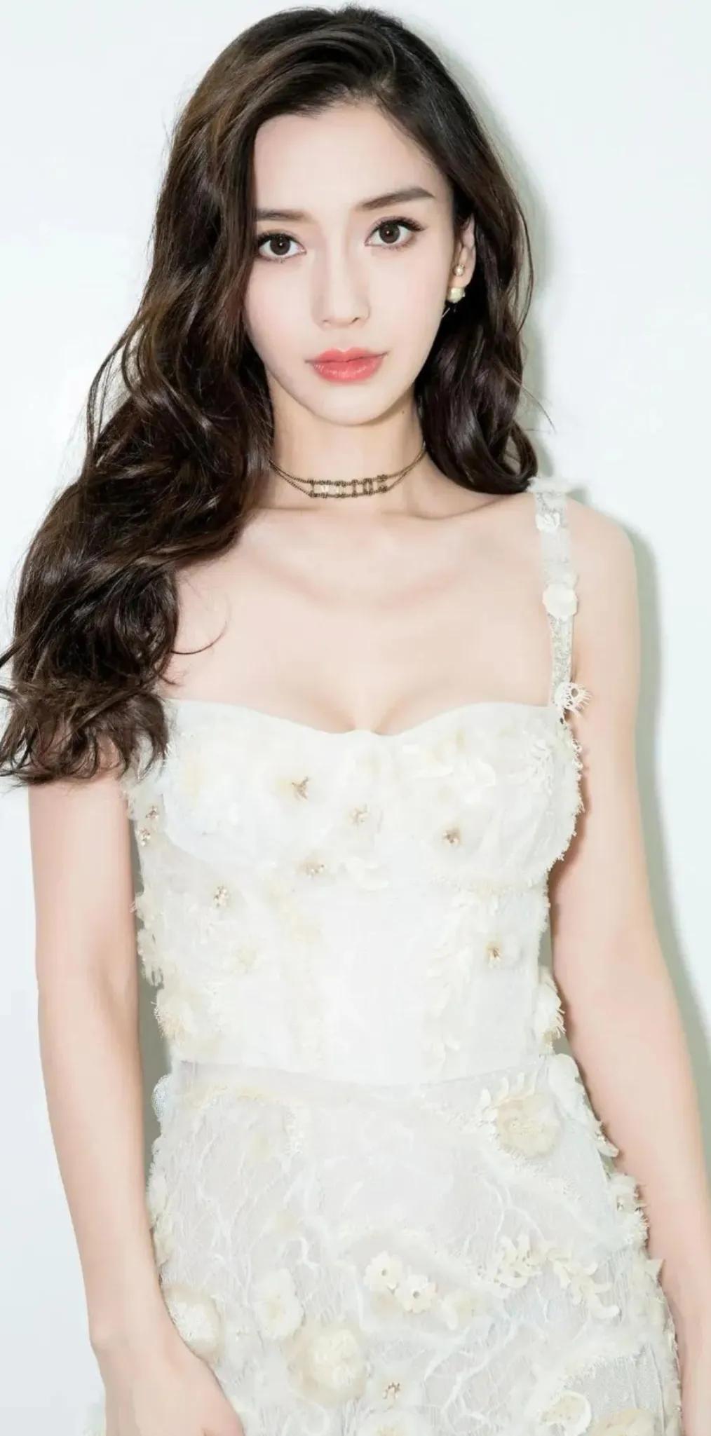 The beautiful Angelababy Yang Ying - iNEWS