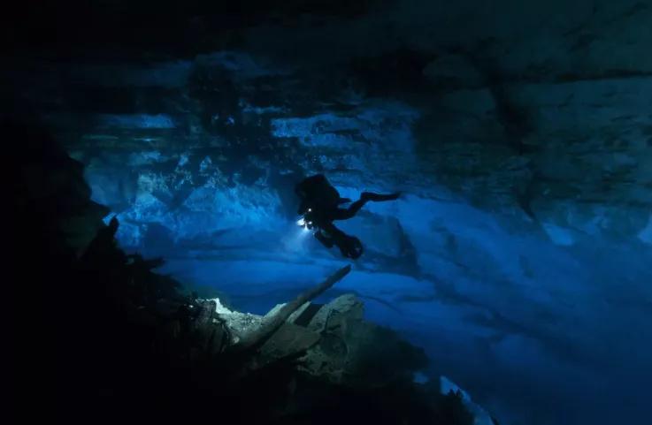 Thrilling and exciting, this film tells the true meaning of adventure ...