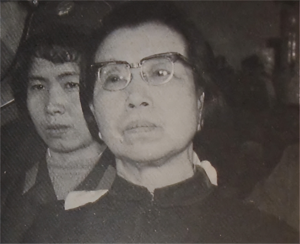 I have been by Jiang Qing's side for 16 years, only he can "remove Jiang Qing's anger", and the ...