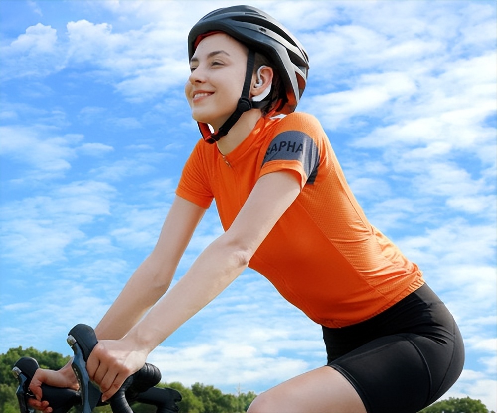 Good sports companion Philips A8606 and A6606 bone conduction ...