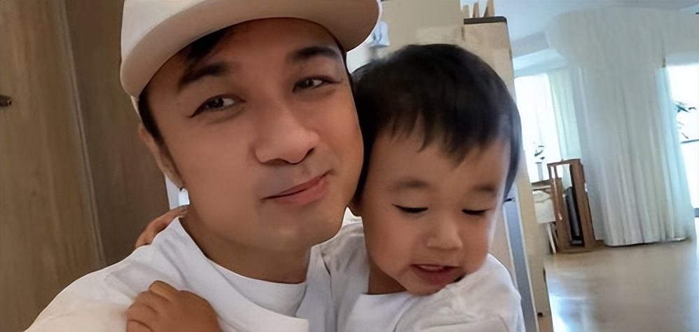 Ku Juji posted a family portrait celebrating the 9th anniversary of his ...