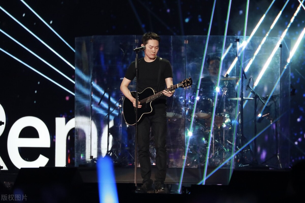 Splendid brilliance of music——Liang Bo's artistic journey - iMedia