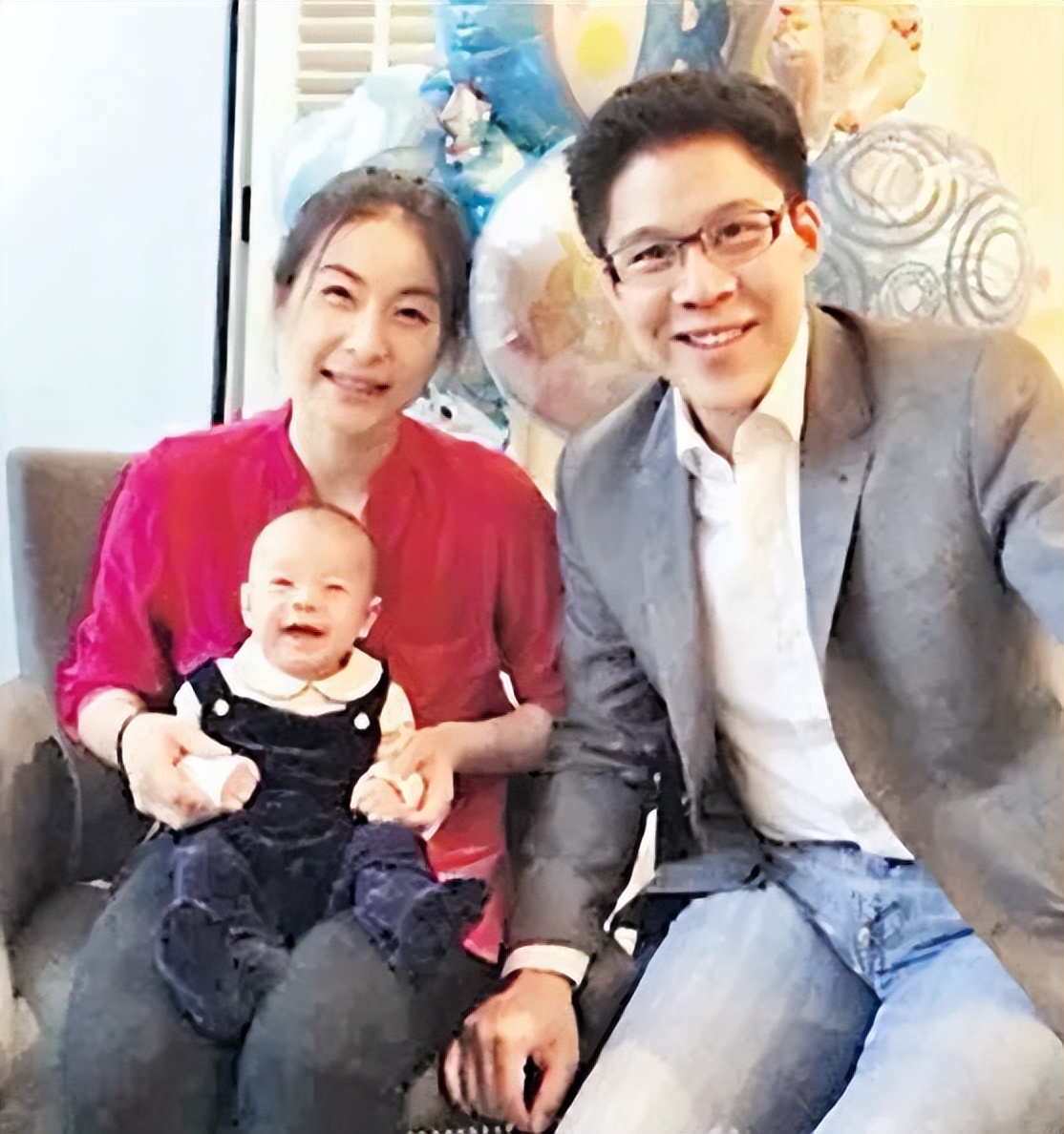 Huo Qigang posted a photo of the four father and son in the same frame ...