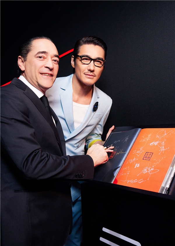 "Fashionable Gentleman" Hu Bing Appeared at the Brand Celebration ...