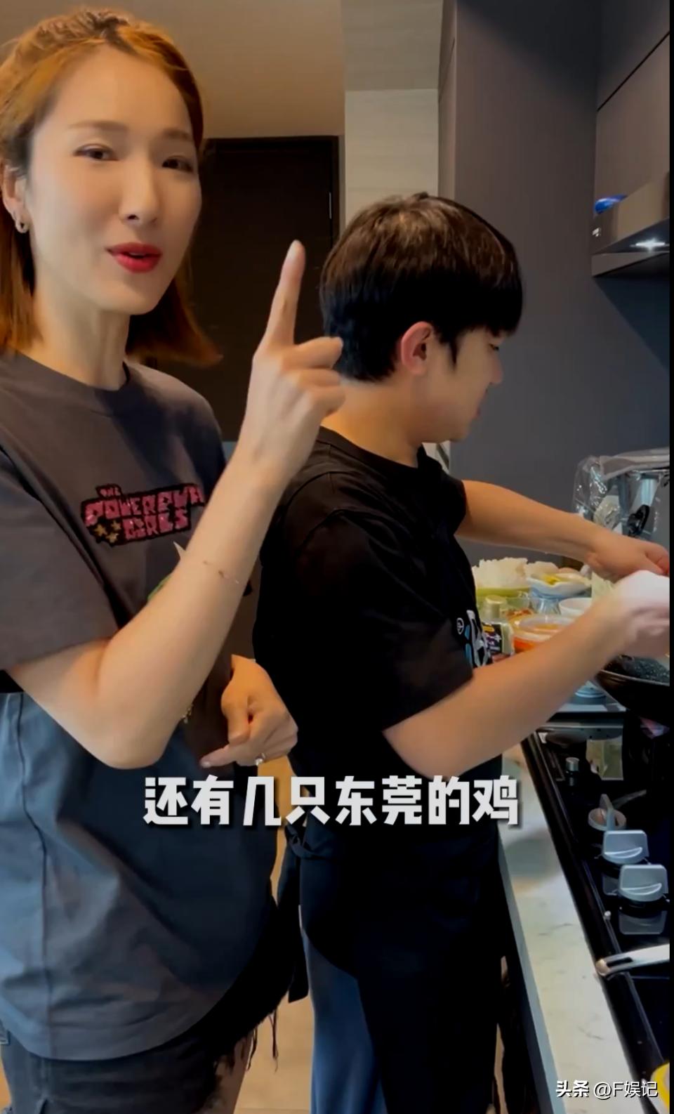 Wang Zulan and Li Yanan personally cook for the 95-year-old grandma to ...