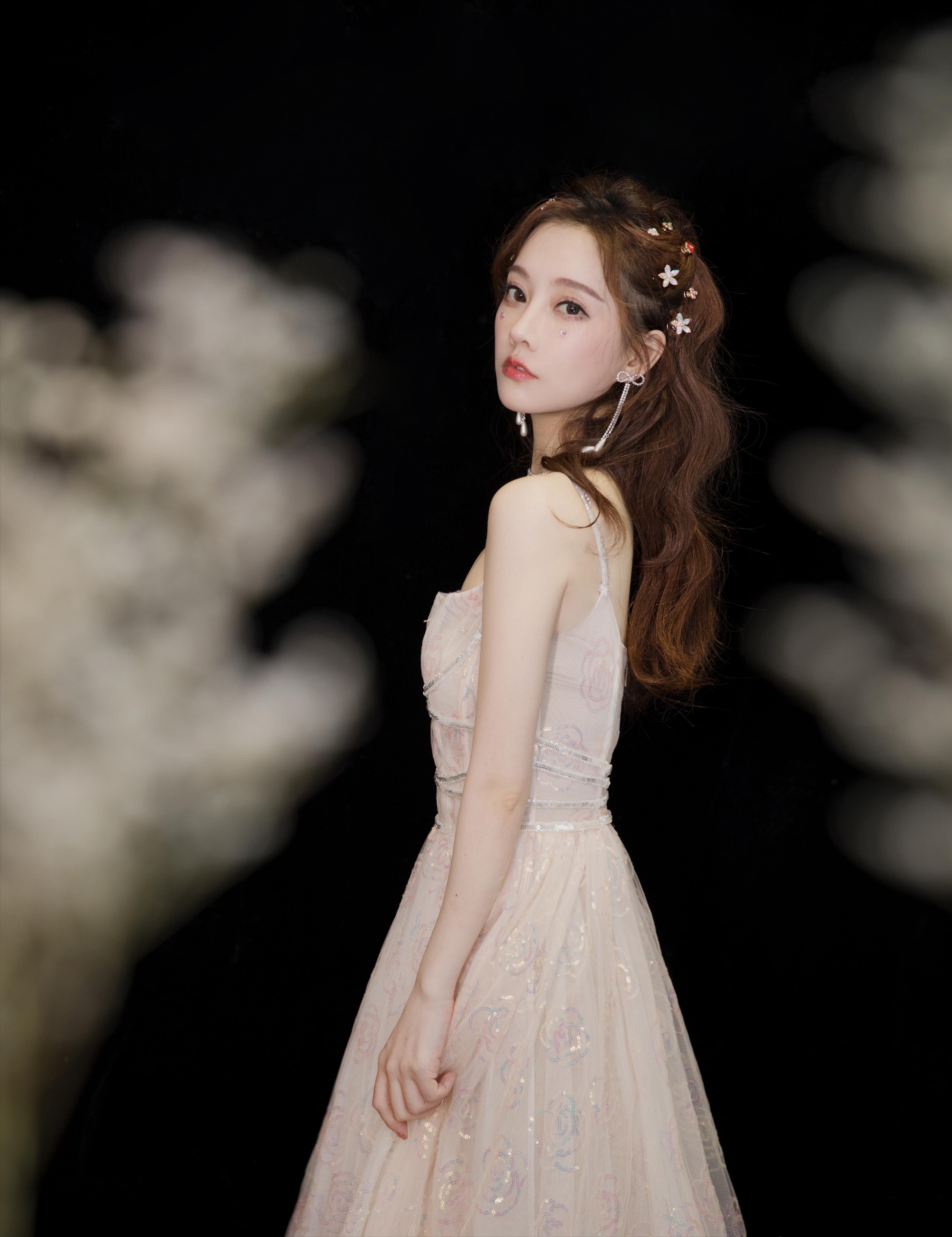 Feng Timo is really a prolific queen. He suddenly released a new song ...