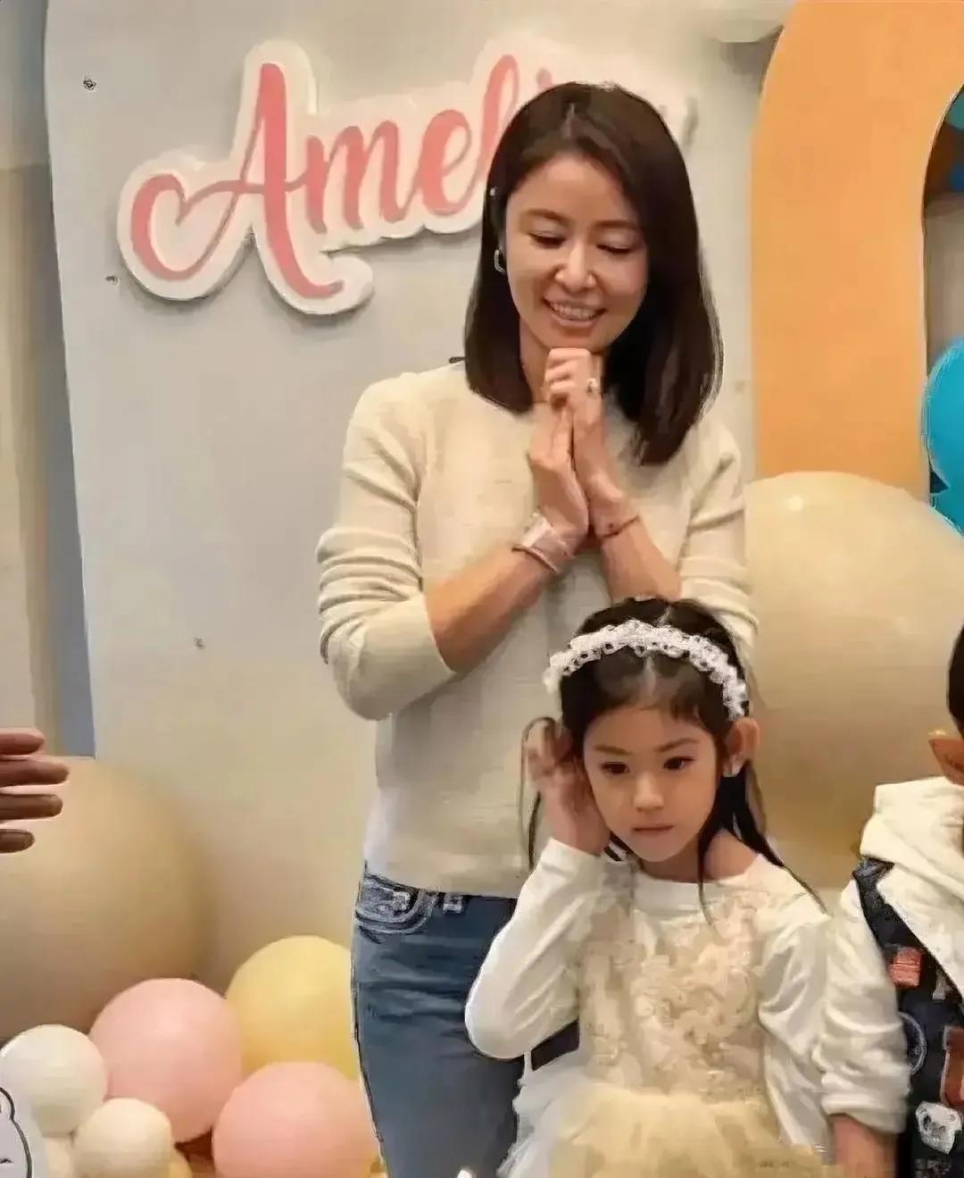 Ruby Lin posted a frontal photo of her daughter, she looks too much ...