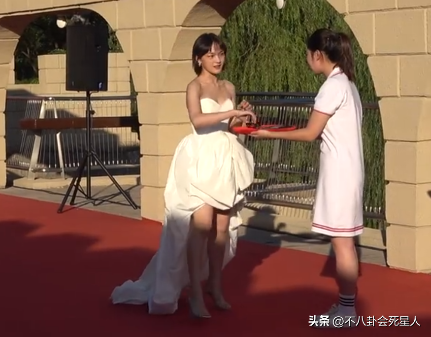 Another red carpet hit!Wen Qi, Jiang Yiyi, Zhang Yuxi, one is more beautiful than the other - iNEWS