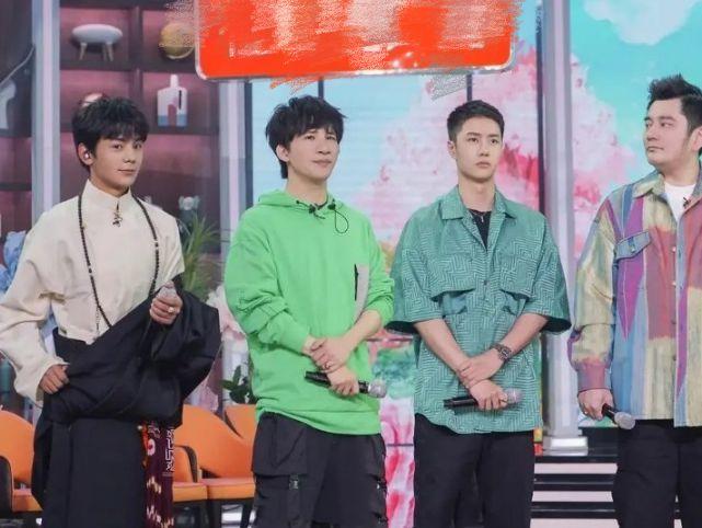 Ding Zhen live broadcast with pure face, dark skin and haggard ...