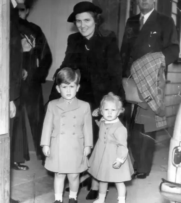 Rare photo of Prince Charles as a child with two nannies - iNEWS