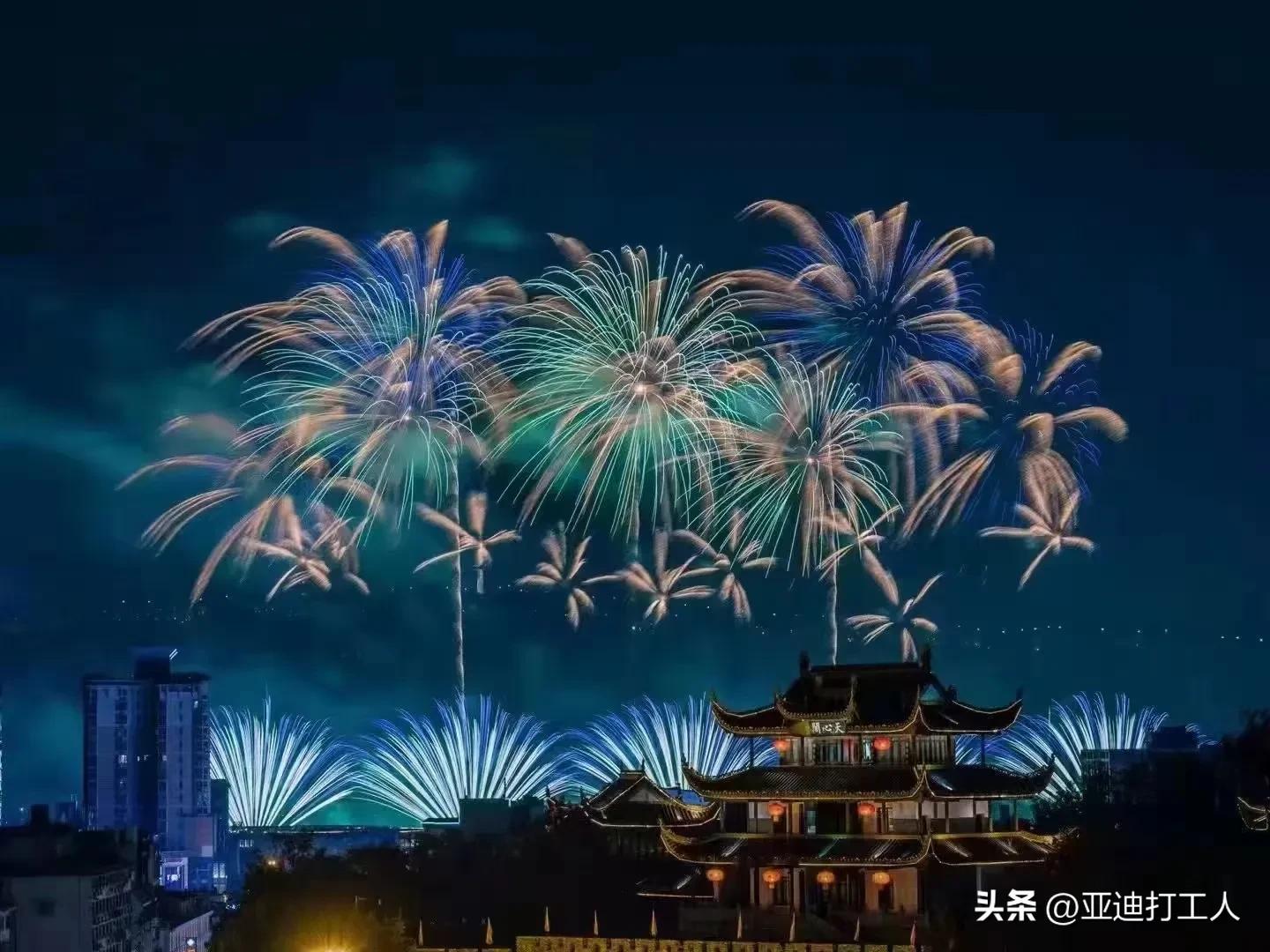 Beautiful! After 2 years, the Changsha Music Fireworks Show is here - iNEWS