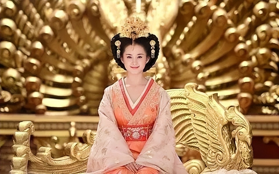 A princess in her 50s fell in love with a 13-year-old boy and coined ...