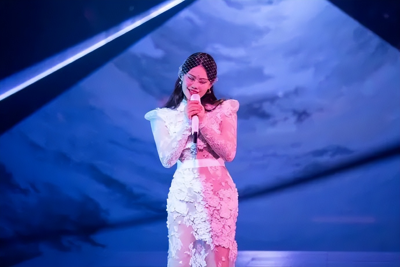 Yuan Yawei's "Approaching" makes people seem to be in love with one ...