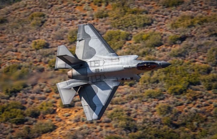 US Navy F-35C tests mirror finish - iNEWS